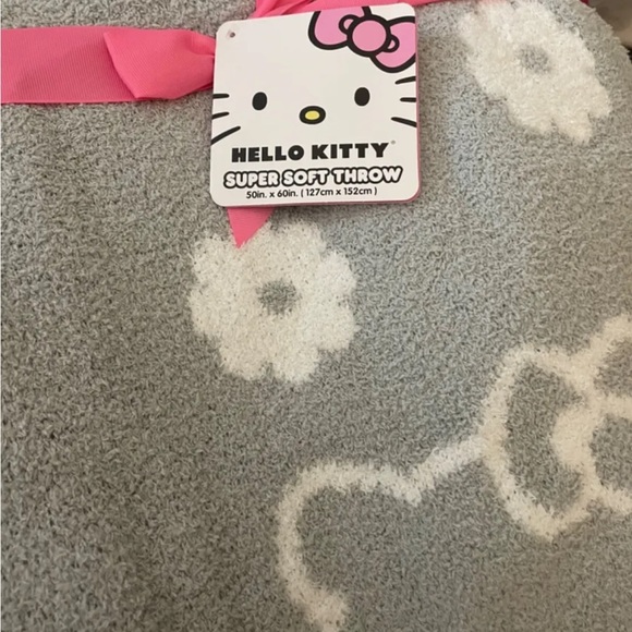 Hello Kitty | Bedding | Hello Kitty Gray Blanket Throw | Poshmark